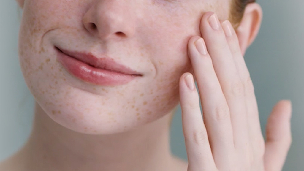 What are the Benefits of Niacinamide (Vit B3)? | CeraVe Australia