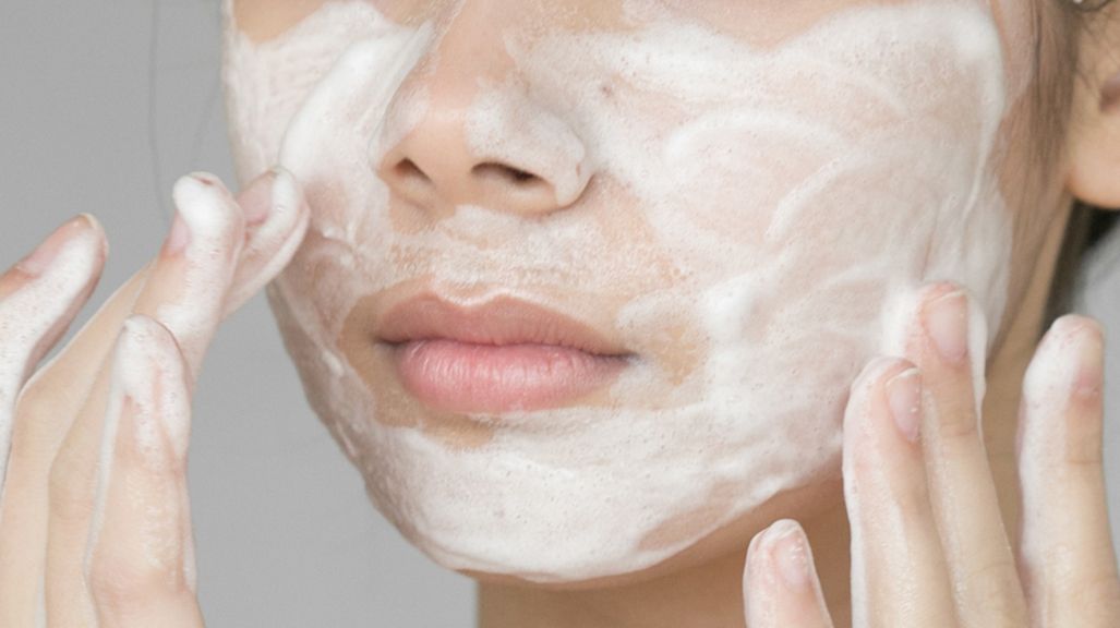 How to Cleanse Skin: Facial Cleansing 101| CeraVe Australia
